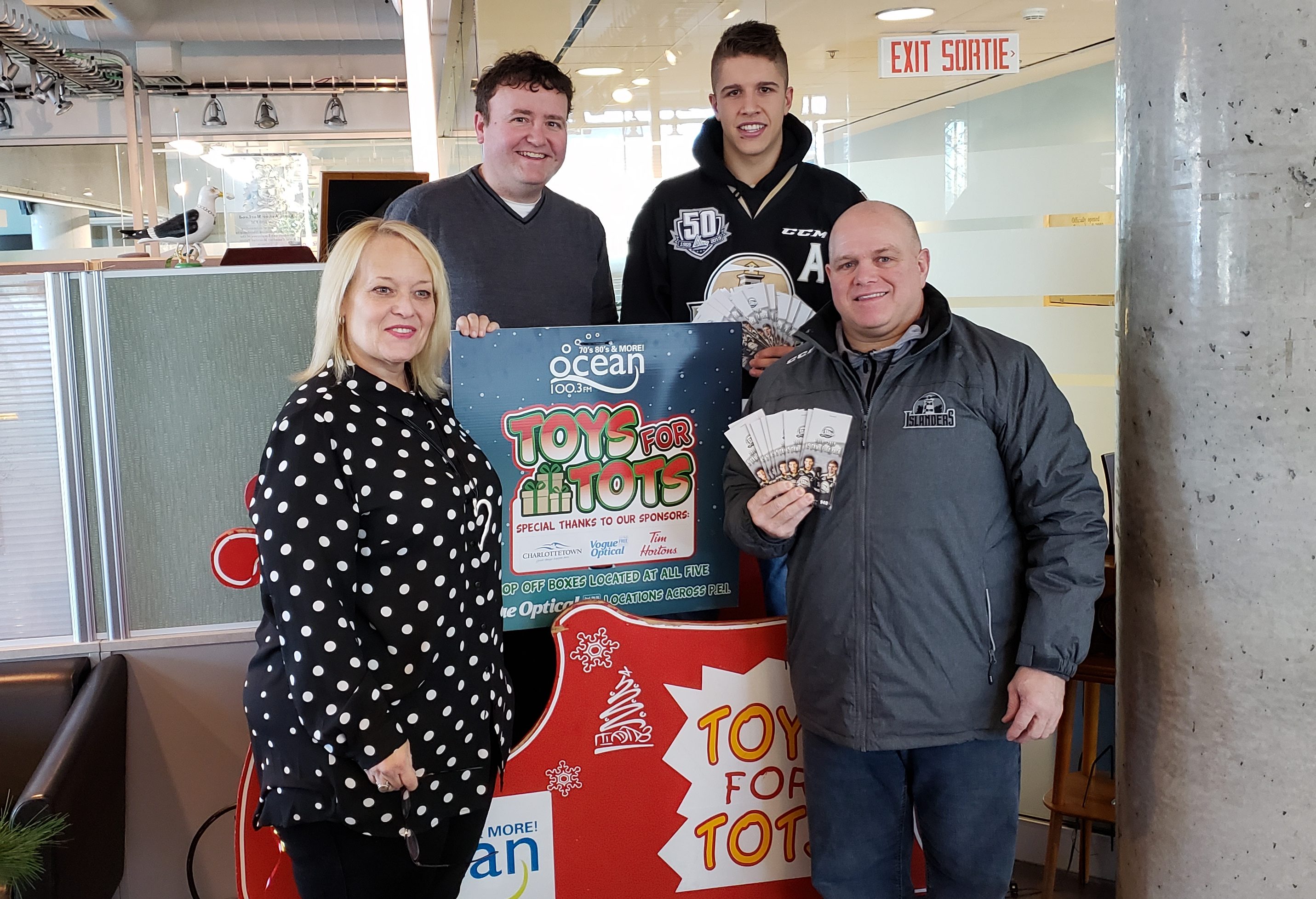 Islanders give back this holiday season - Charlottetown Islanders