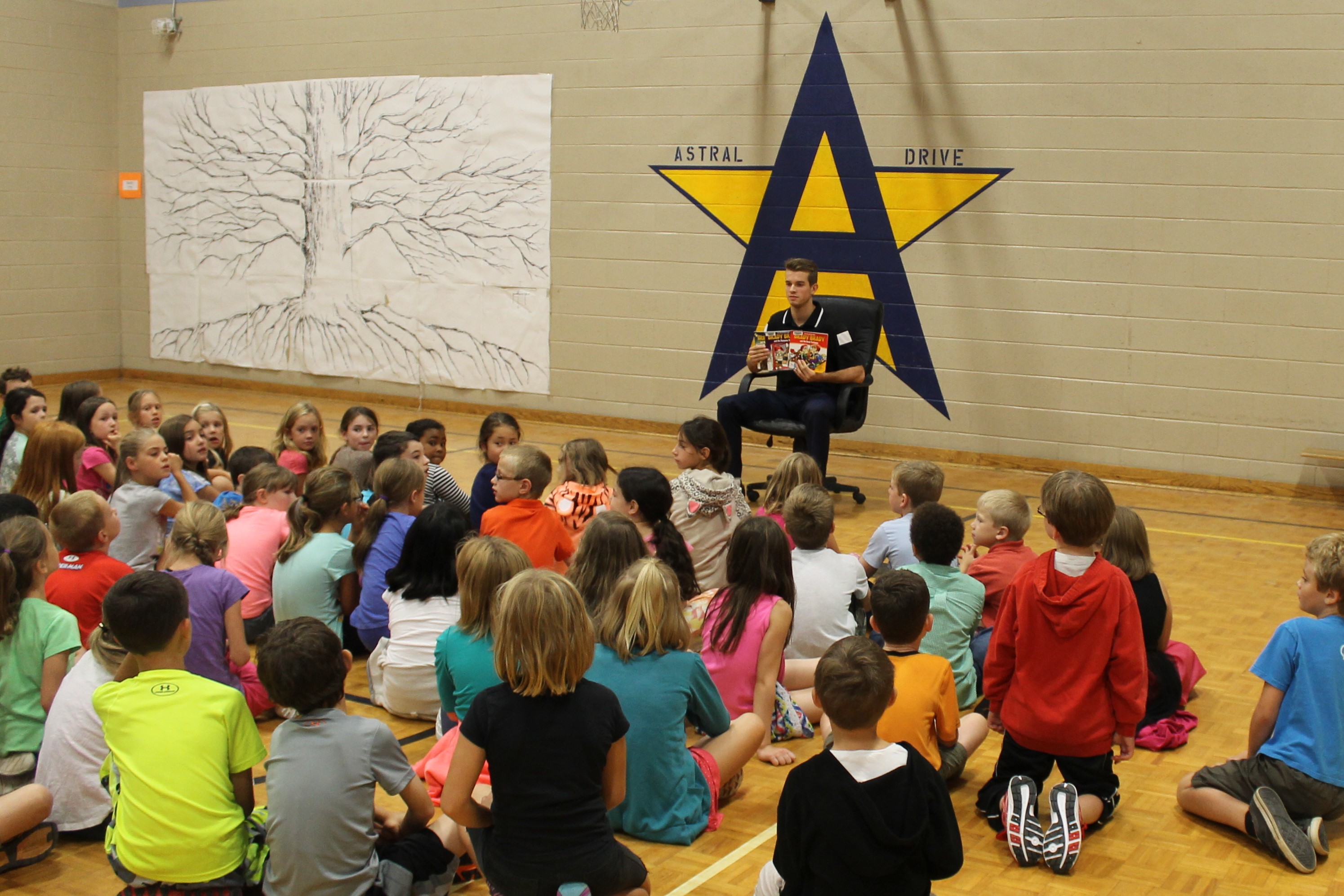 BRETT CROSSLEY VISITS HIS FORMER SCHOOL - Halifax Mooseheads