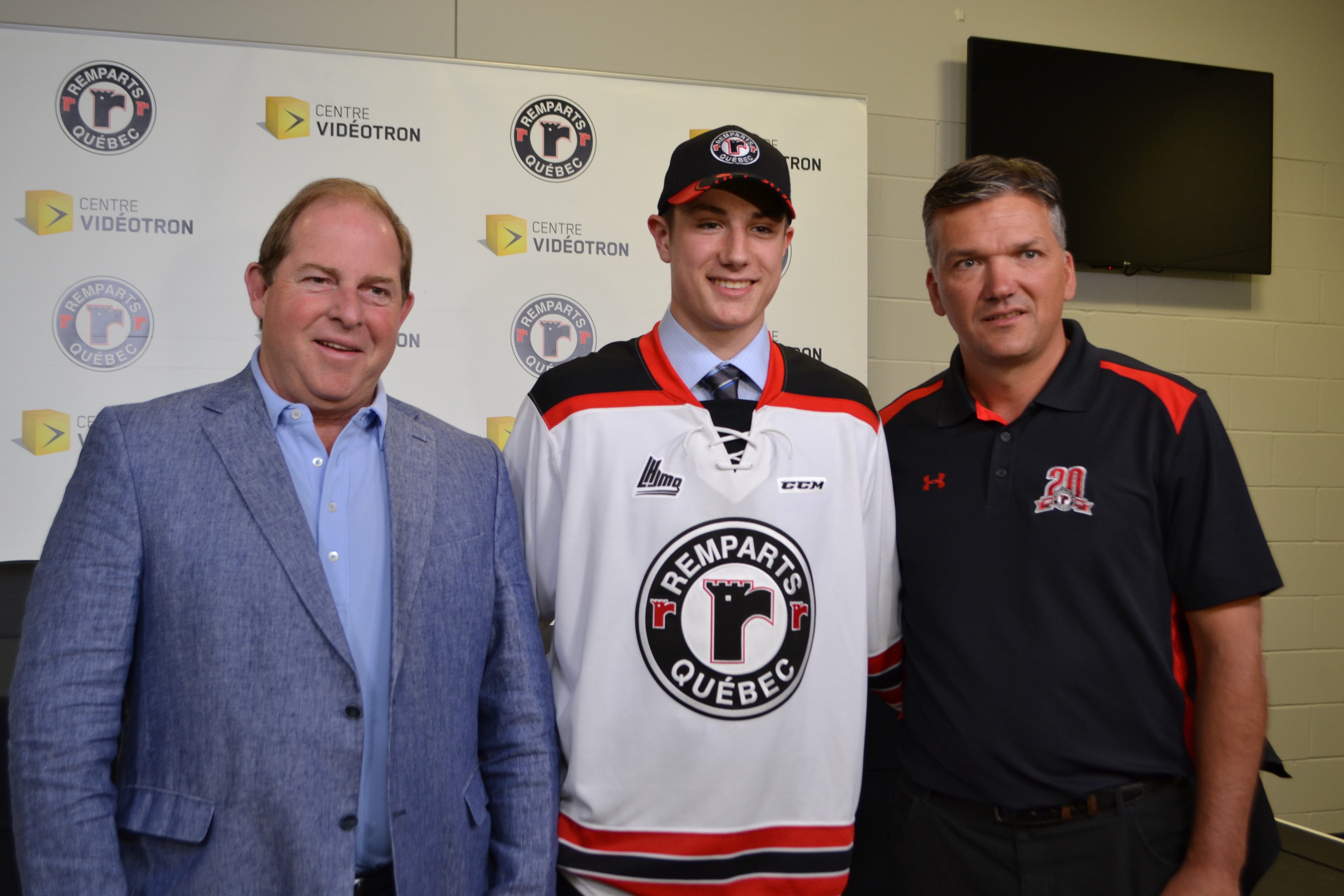 ANDREW COXHEAD SE JOINT AUX REMPARTS - Remparts de Quebec