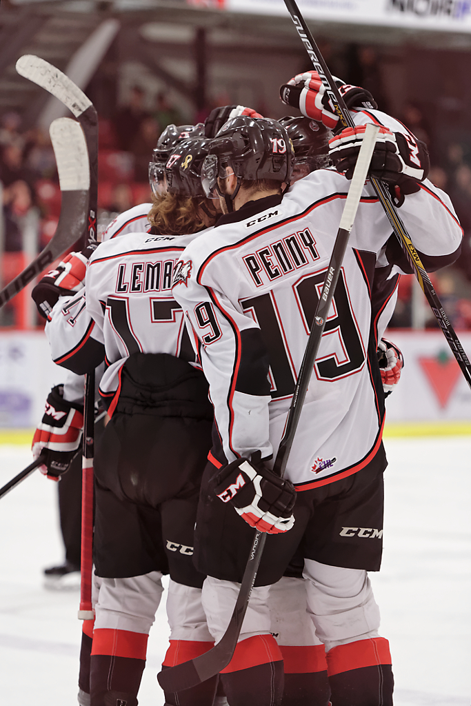 Ryan Penny s'occupe des Islanders - Huskies de Rouyn-Noranda