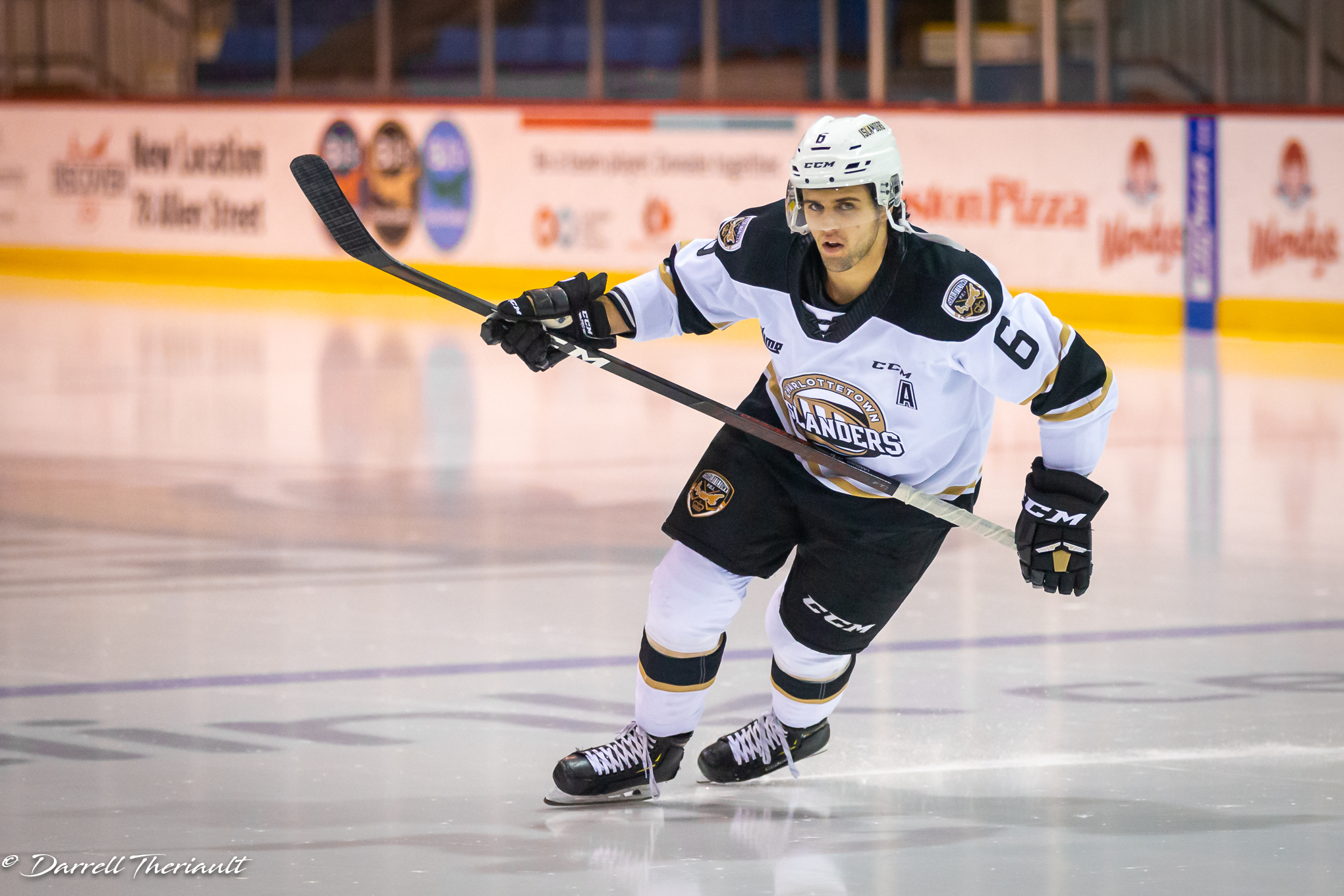 Noah Laaouan wins the 2020-21 Kevin-Lowe Trophy - Charlottetown Islanders