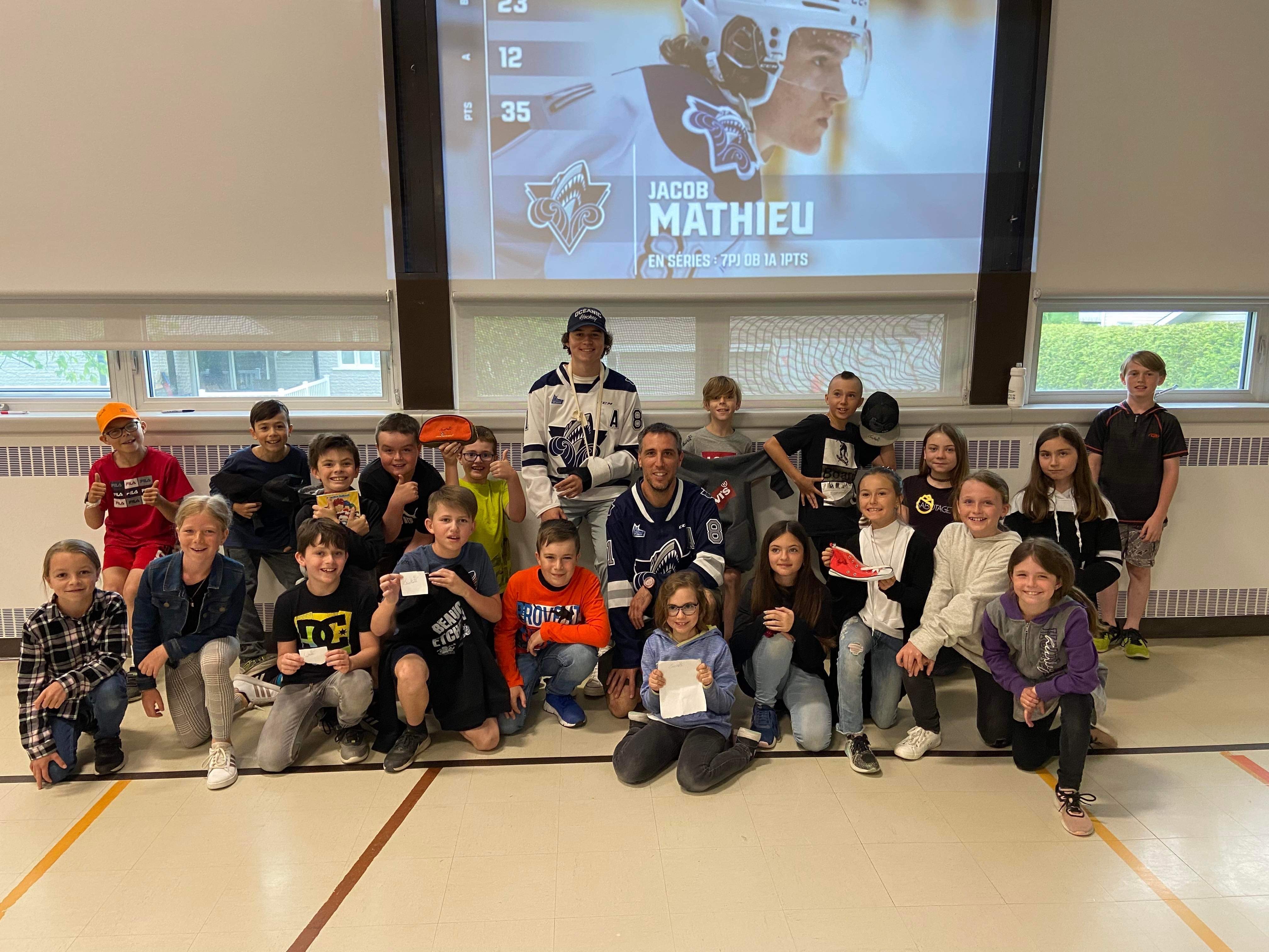 Jacob Mathieu rend visite à son école primaire de Saint-Odilon-de ...